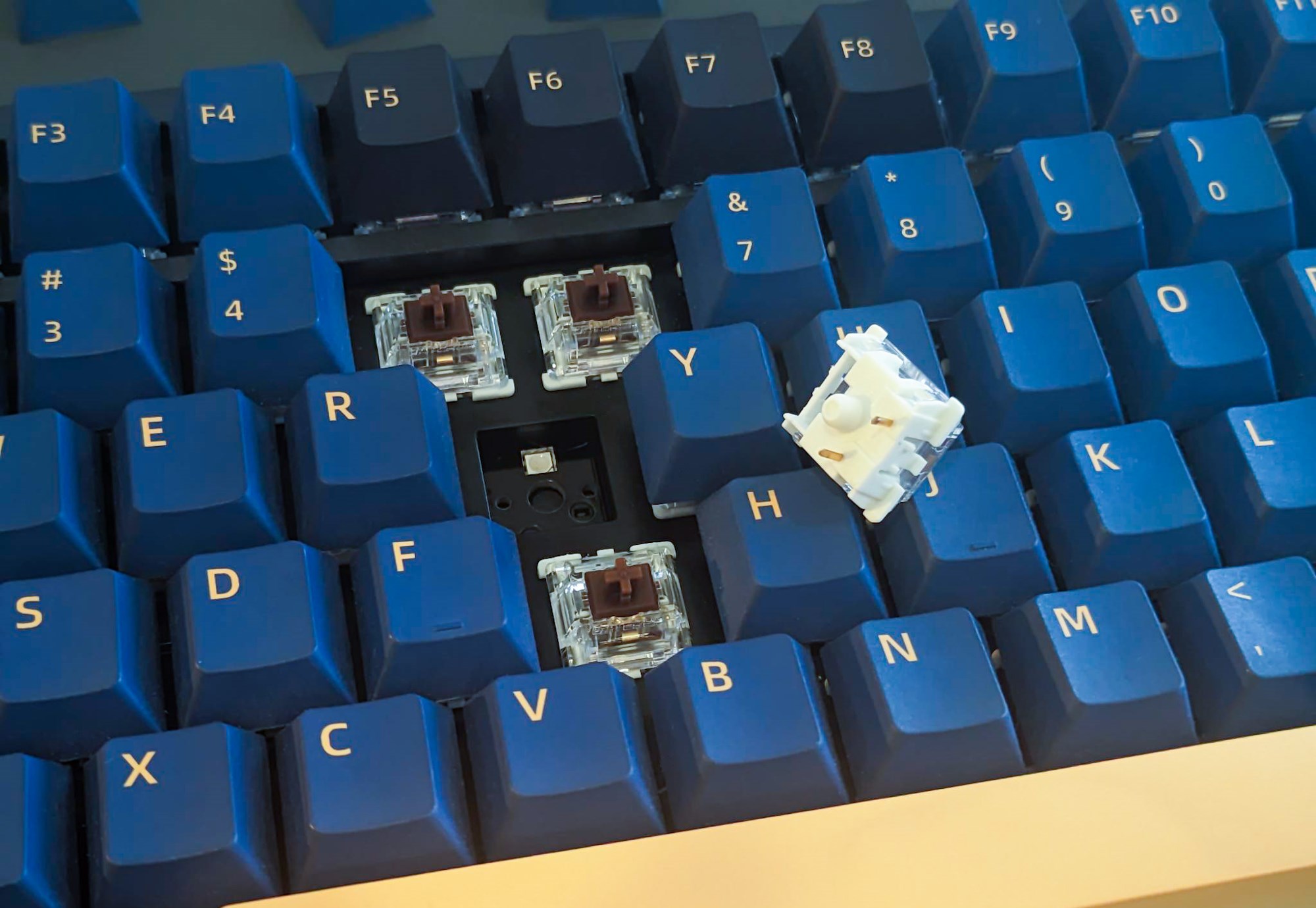 replacement rgb led in keyboard - Republic of Gamers Forum - 1066875